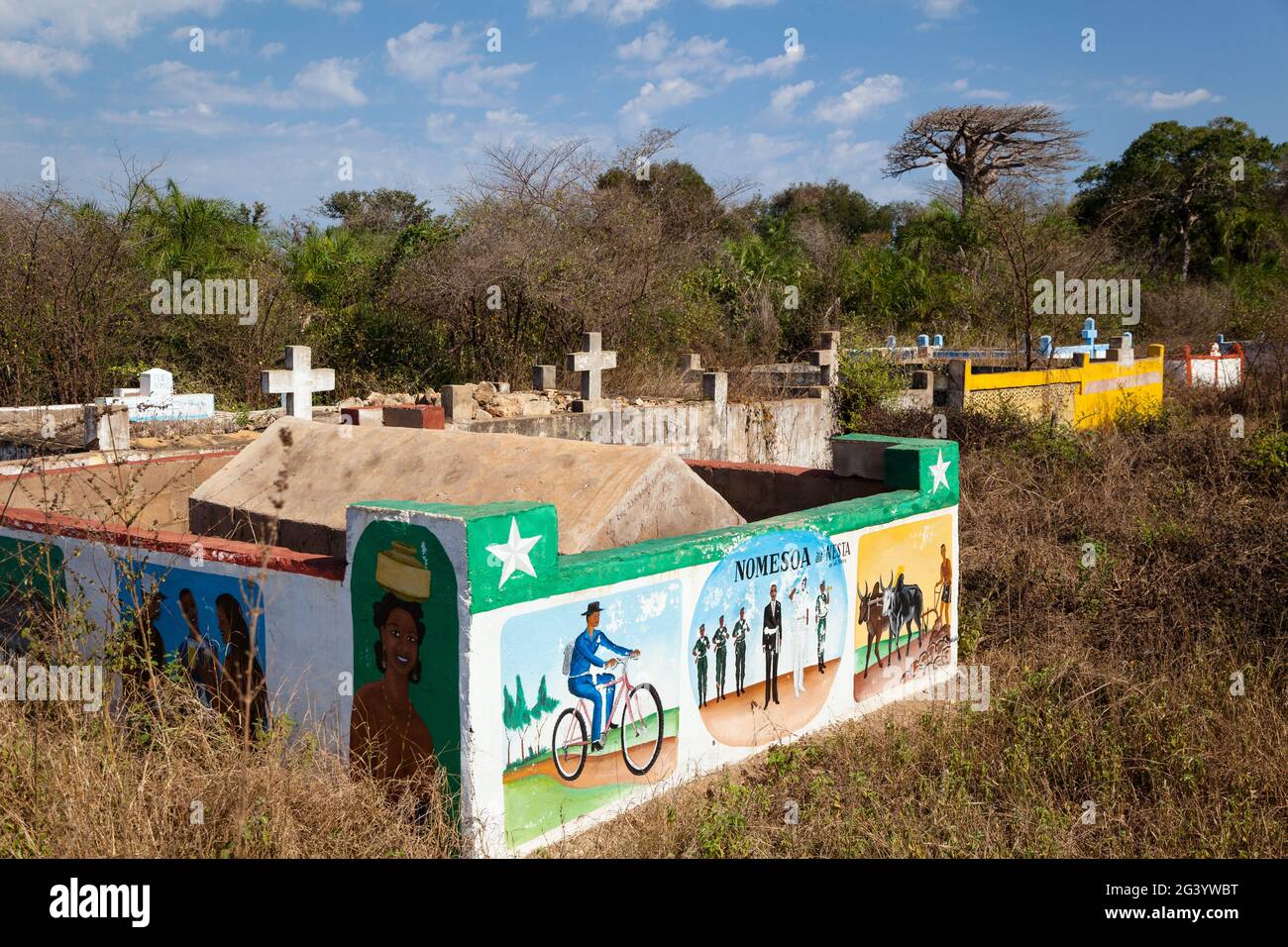 Traditional madagascar tomb hi-res stock photography and images - Alamy