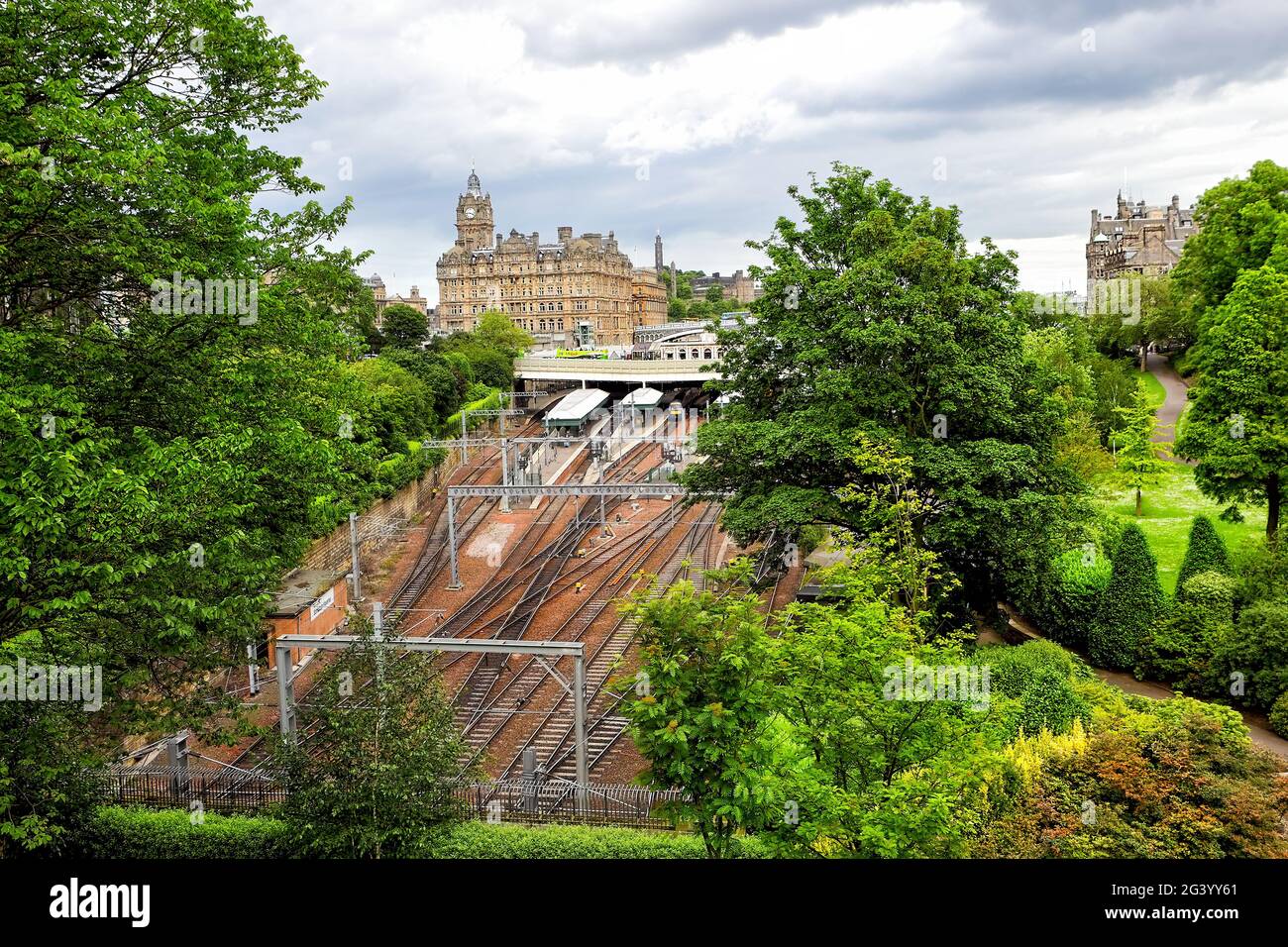Train station at Edinburgh Stock Photo - Alamy