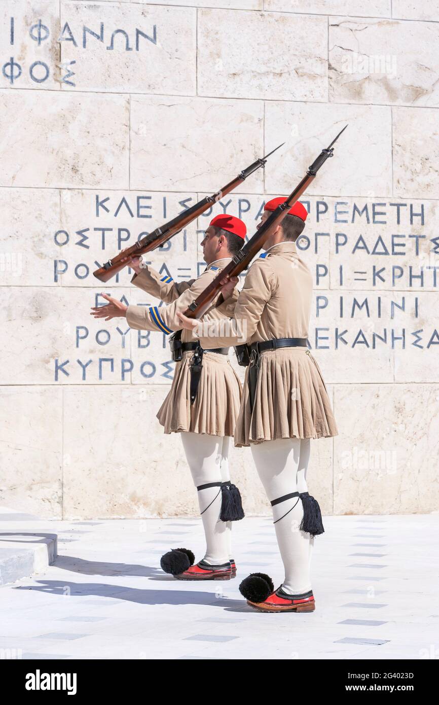 Change the guard athens hi-res stock photography and images - Alamy