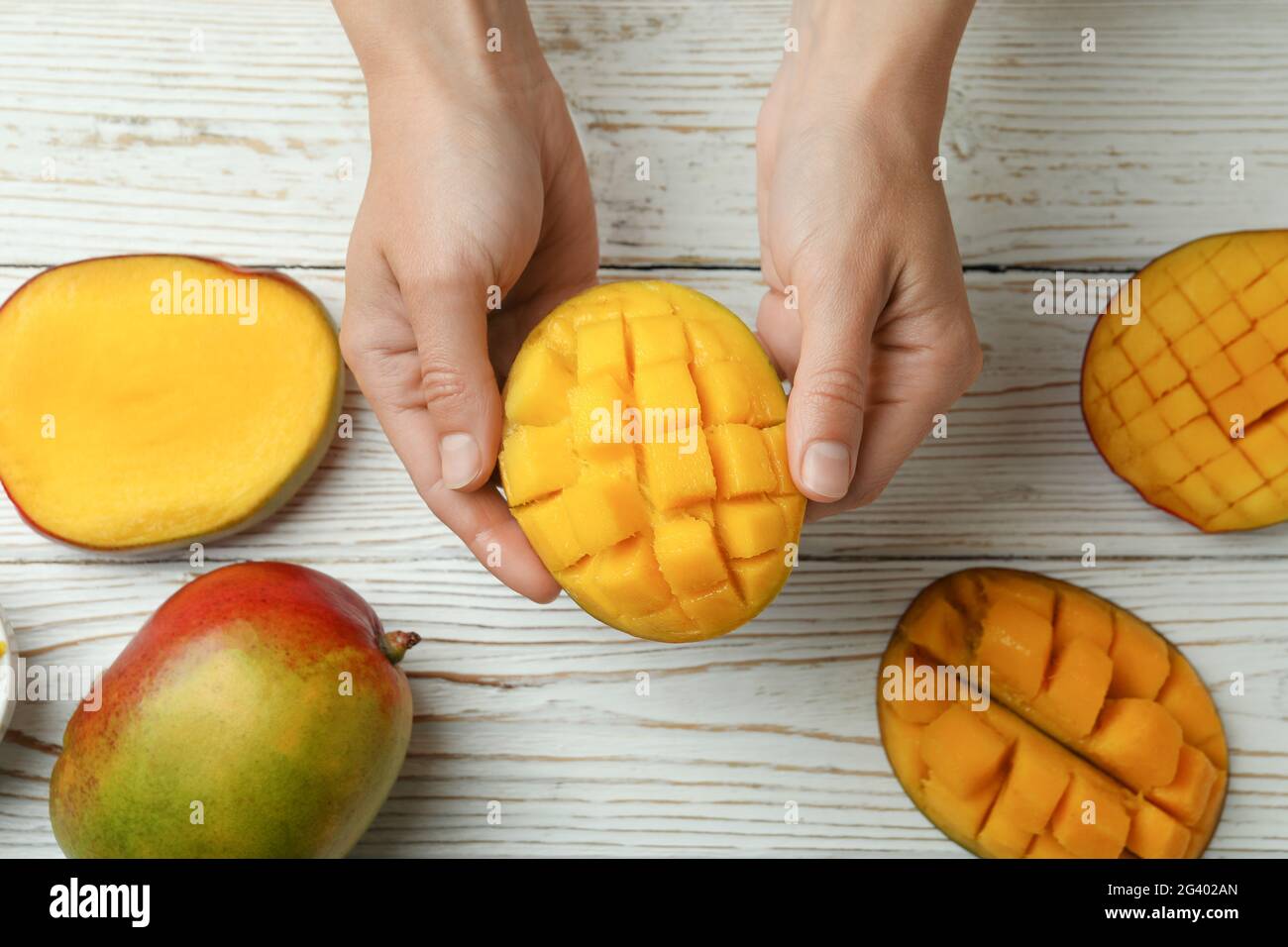 Cutting exotic fruit hands hi-res stock photography and images - Alamy