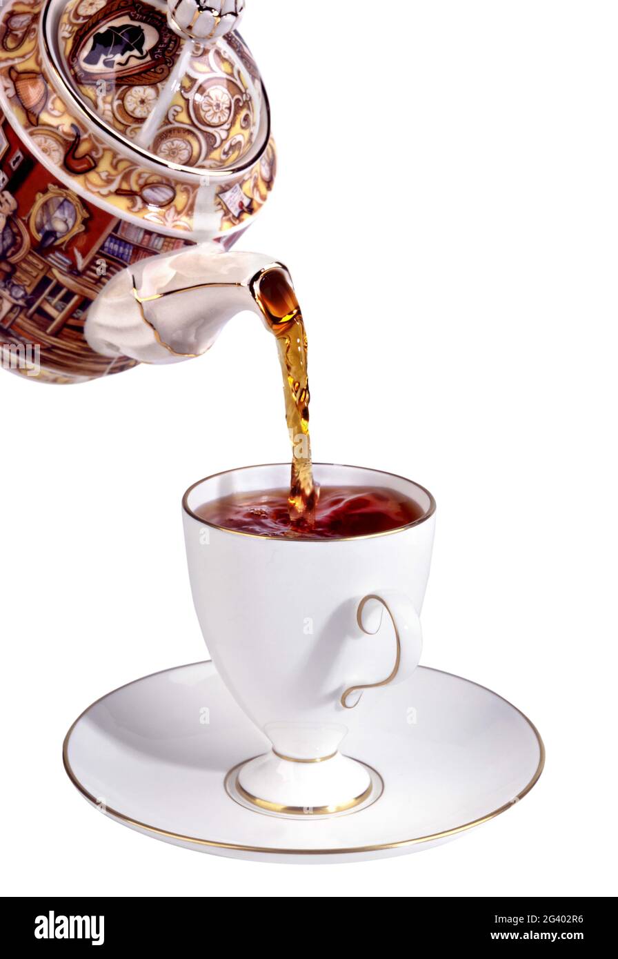 Pouring fresh tea hi-res stock photography and images - Alamy