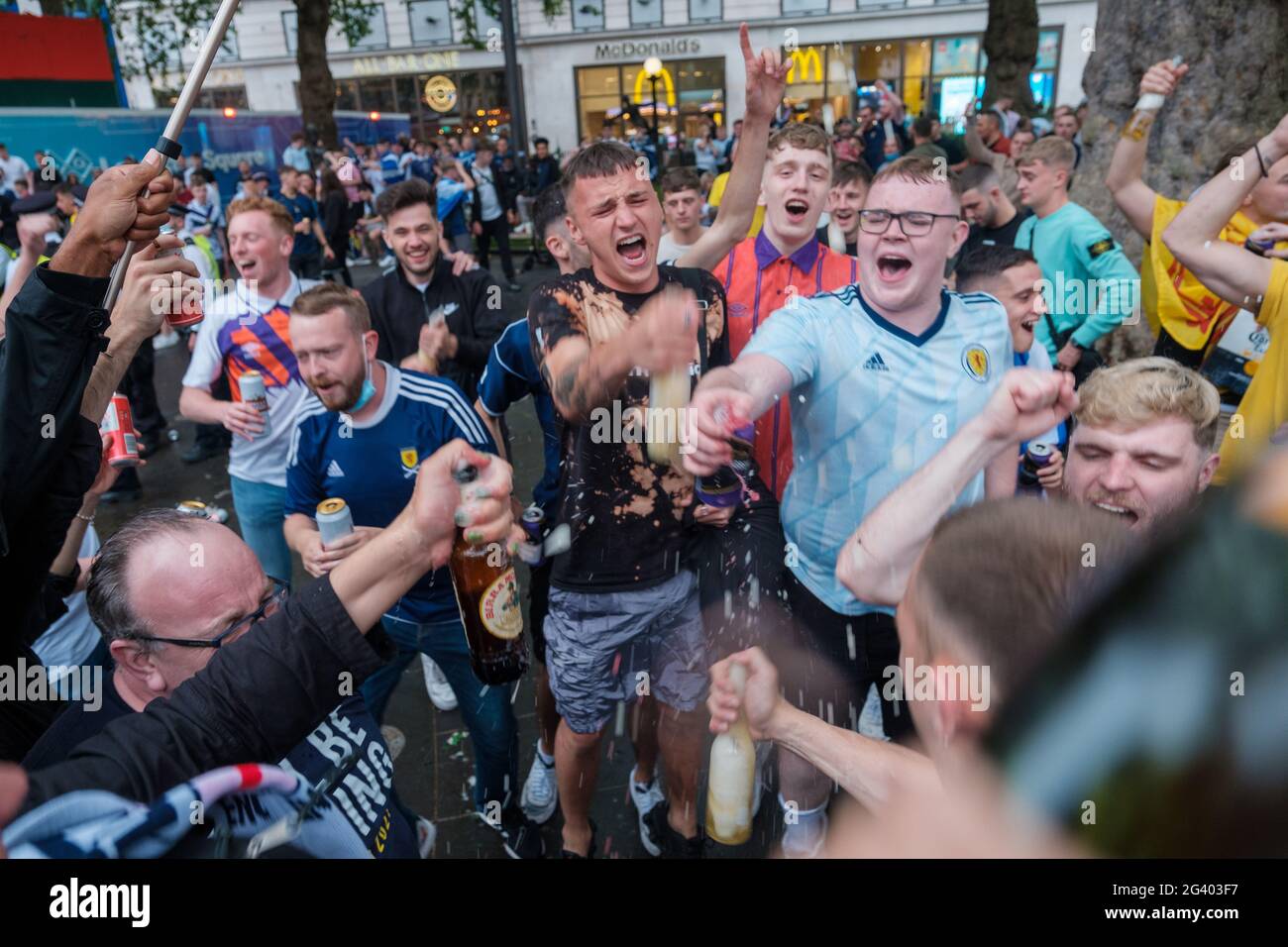 Scottish Fans & The Tartan Army came down to London to support their ...