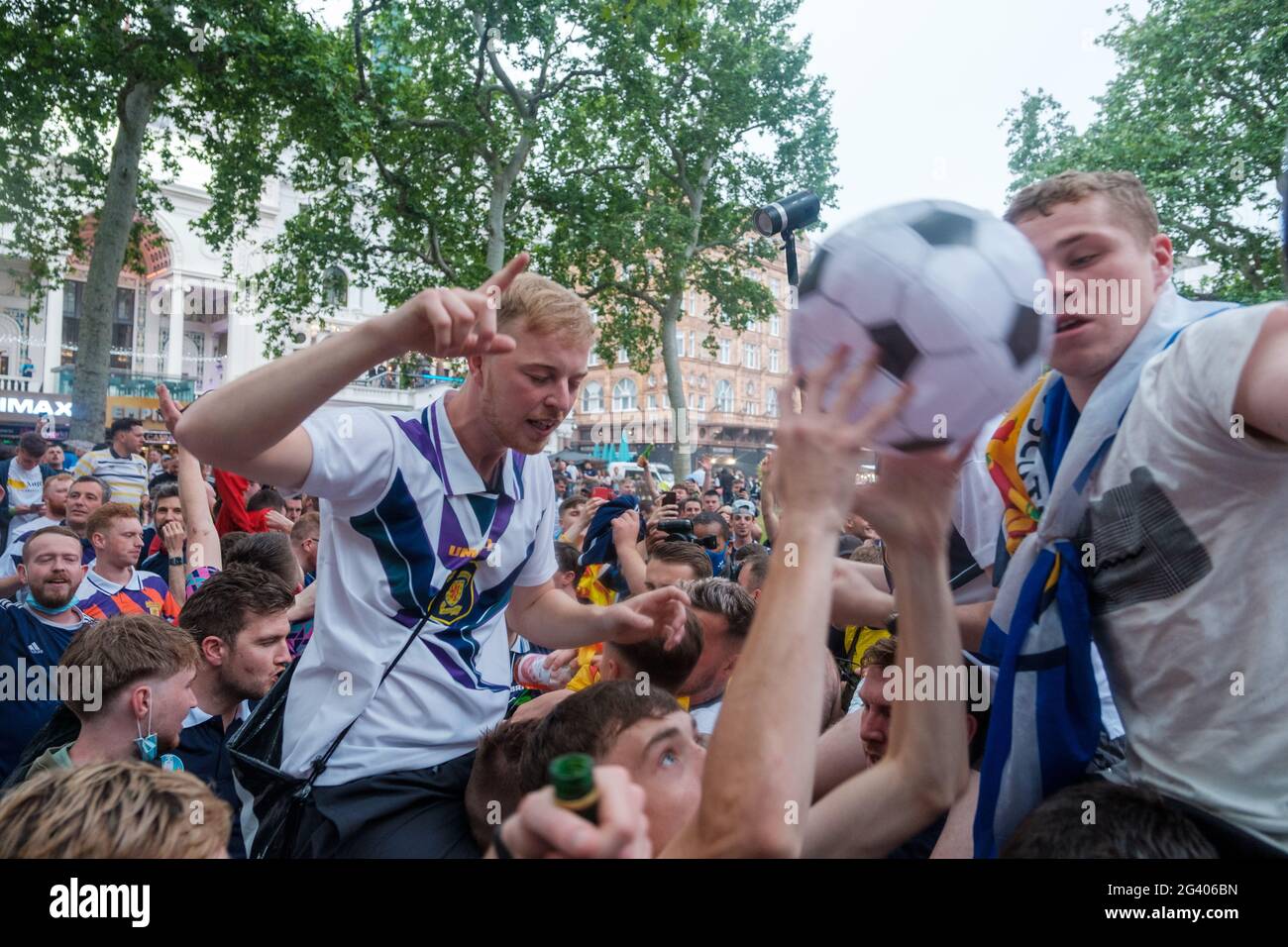 Scottish Fans & The Tartan Army came down to London to support their ...