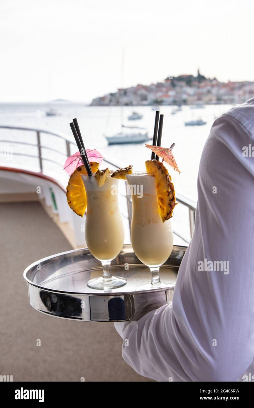 Ship ocean waiter hi-res stock photography and images - Alamy