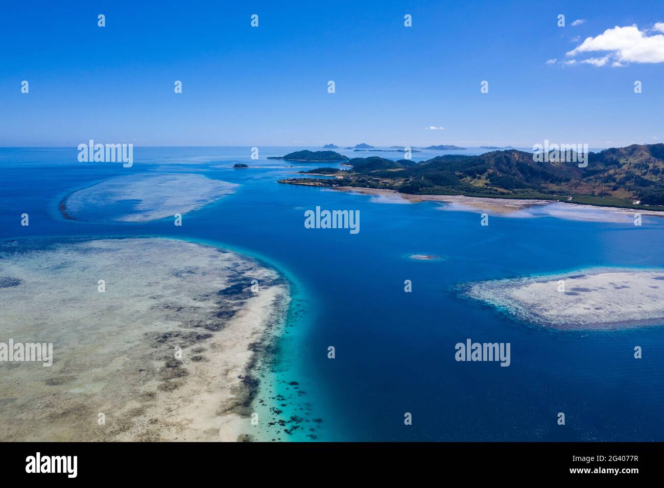Aerial view of sandbanks and Malolo Island, Malolo Island, Mamanuca ...