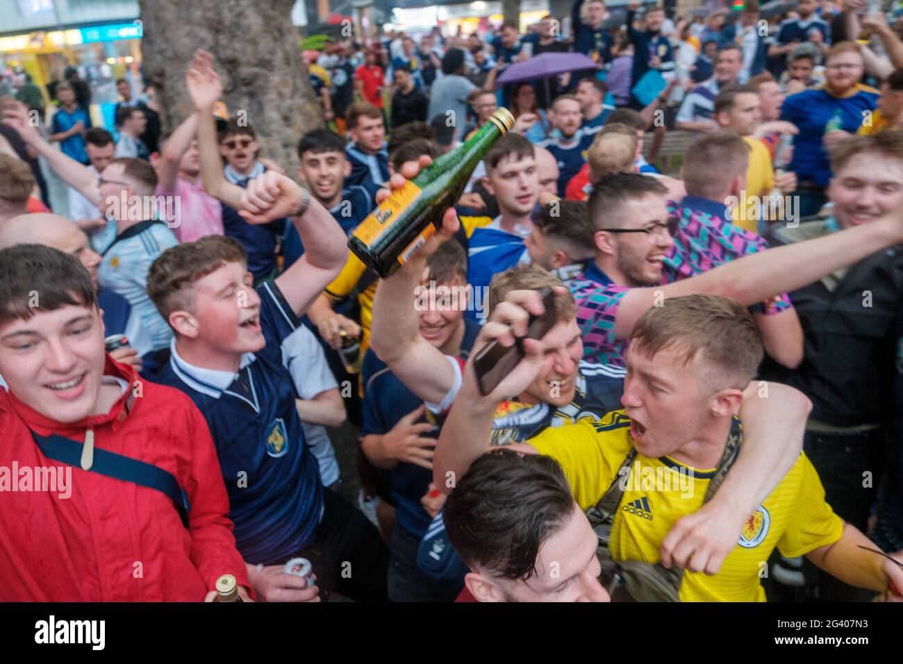 Scottish Fans & The Tartan Army came down to London to support their ...