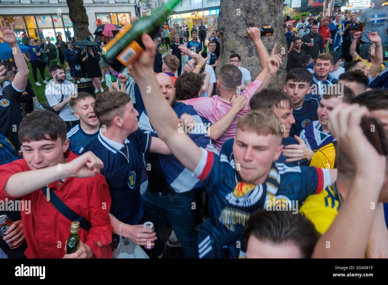 Scottish Fans & The Tartan Army came down to London to support their ...