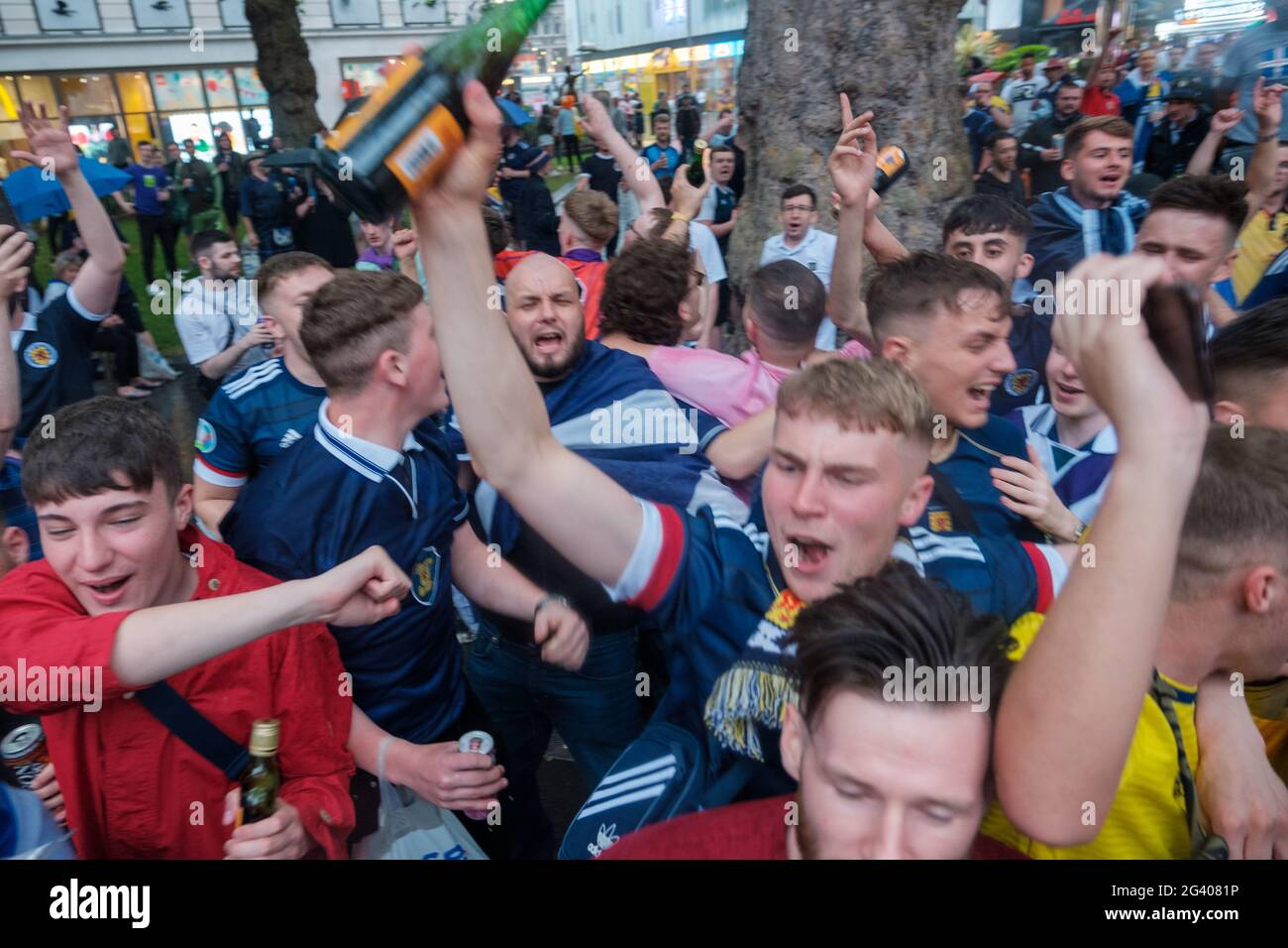 Scottish Fans & The Tartan Army came down to London to support their ...