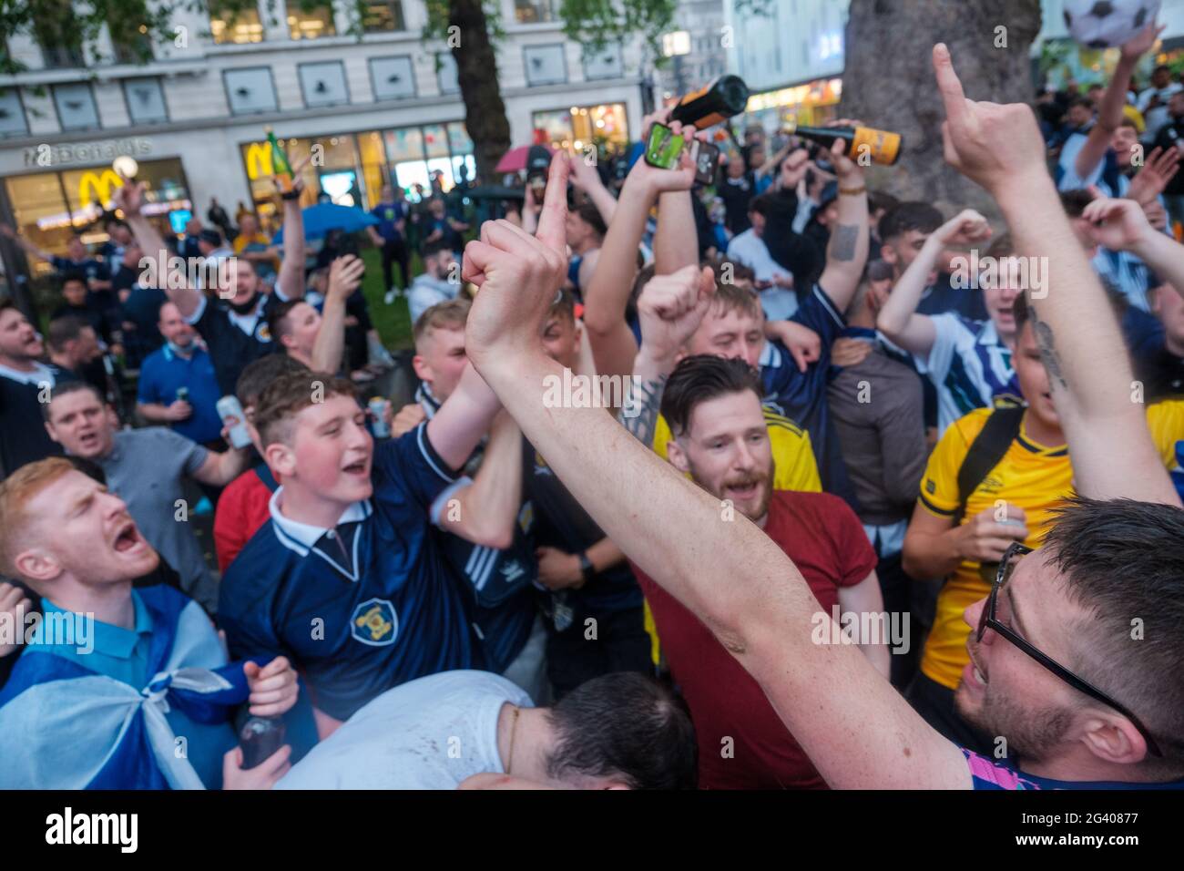 Scottish Fans & The Tartan Army came down to London to support their ...