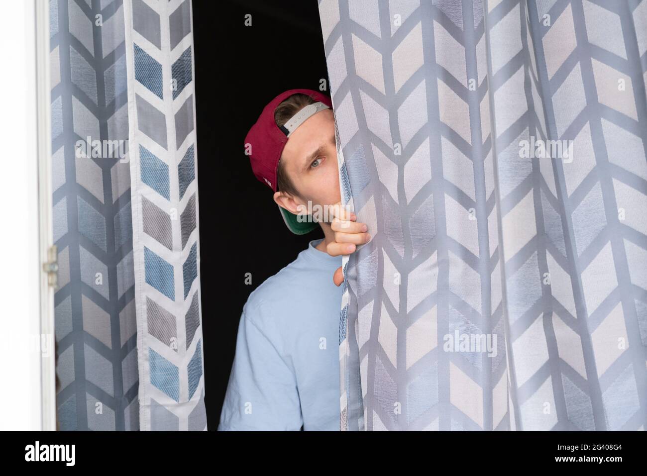 Half covered face hi-res stock photography and images - Alamy