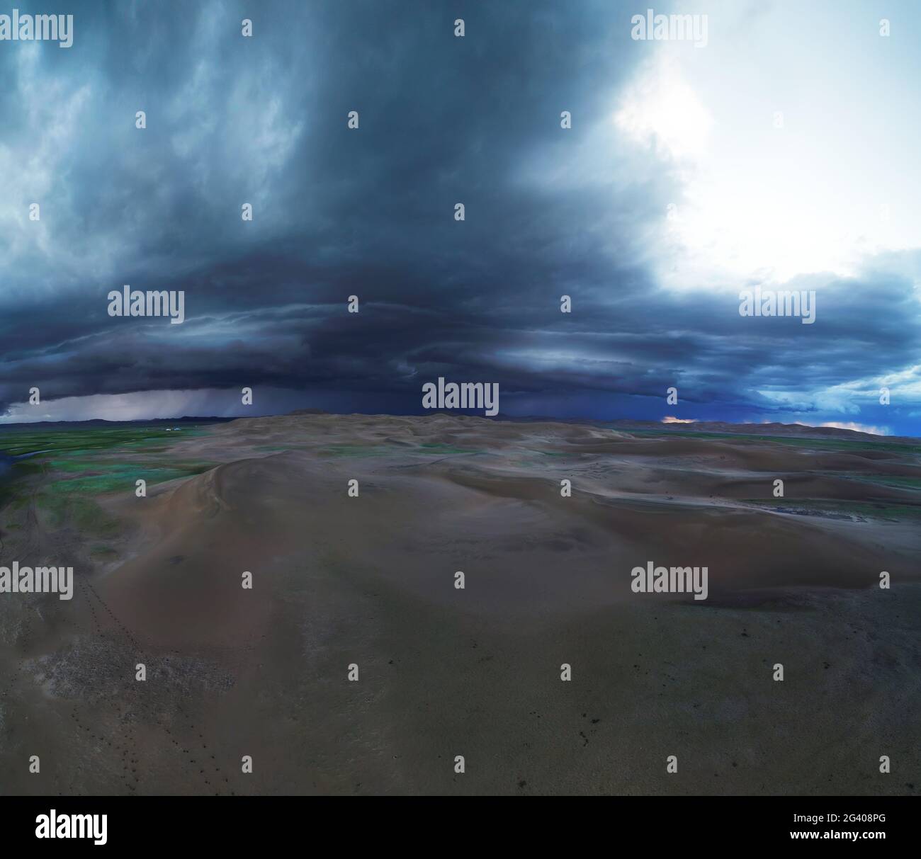 Storm over desert hi-res stock photography and images - Alamy