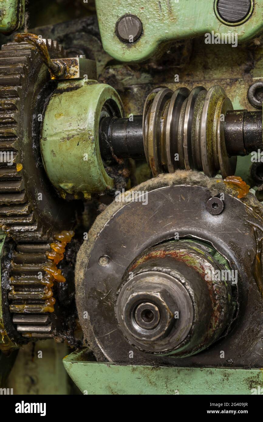 worm gearing on a historic machine Stock Photo - Alamy worm gearing on a historic machine Stock Photo - Alamy