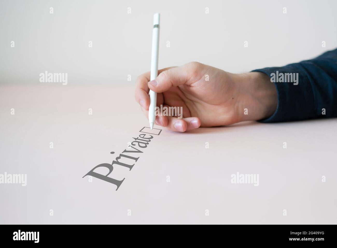 Safety checklist pen hand hi-res stock photography and images - Alamy