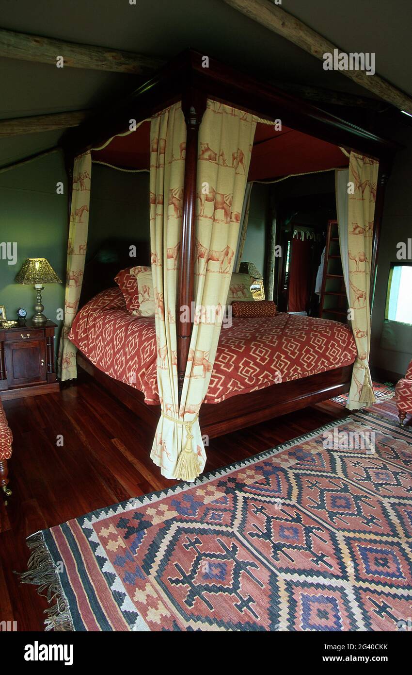 BOTSWANA. OKAVANGO DELTA. ABU CAMP (ONE OF THE MOST EXCLUSIVE LODGES IN ...