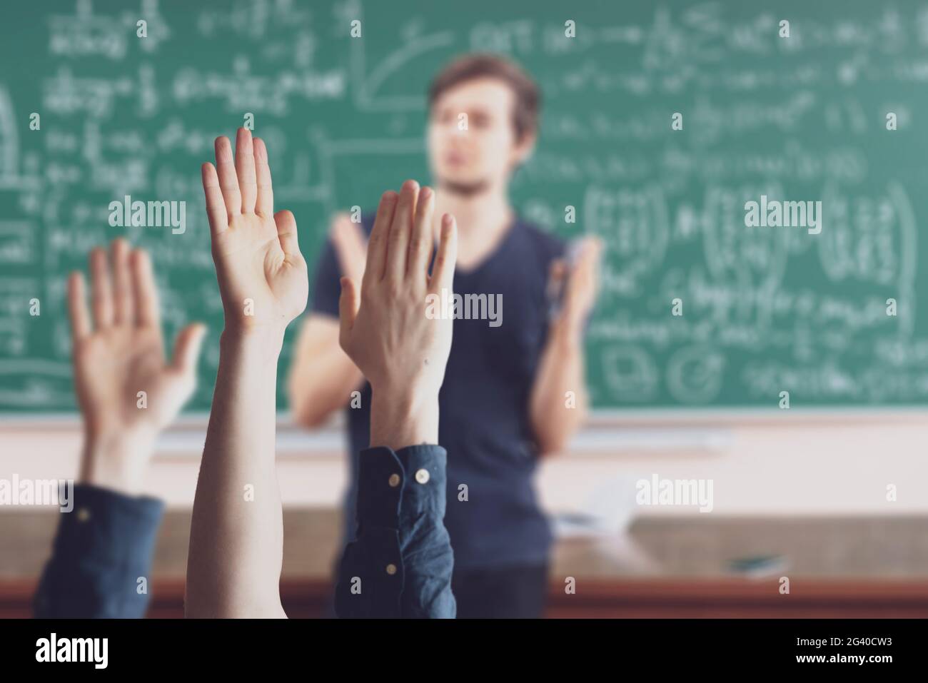 students at school with raised handsб classroom learning together Stock ...