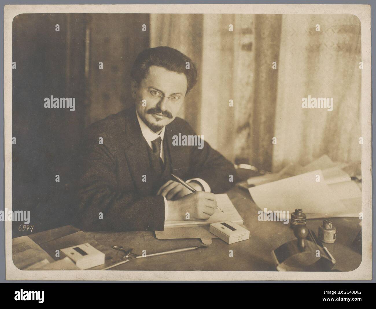 History behind writing table hi-res stock photography and images - Alamy