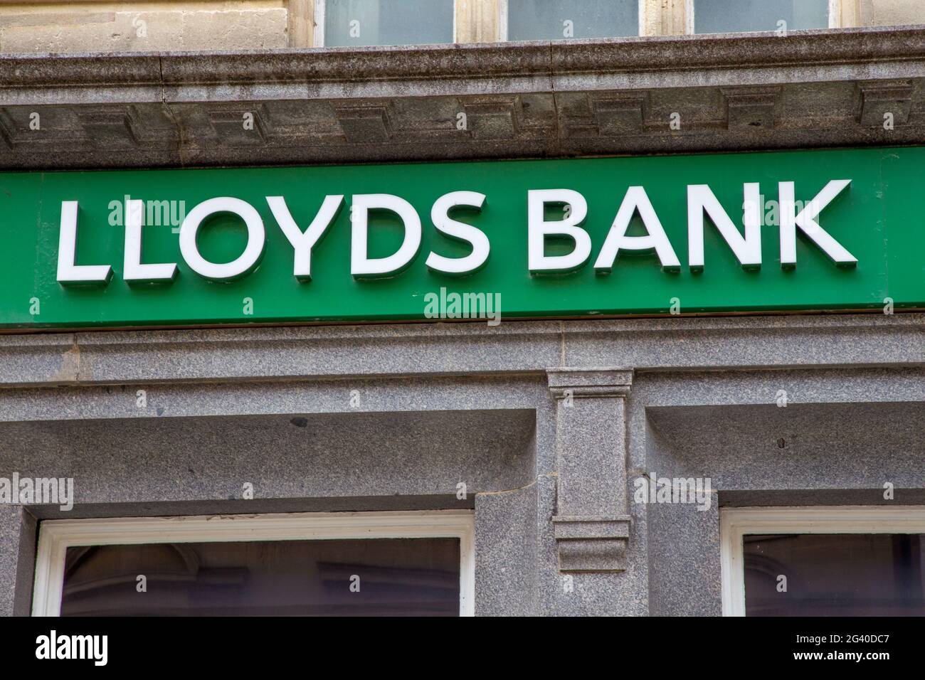 Lloyds bank branch sign logo hi-res stock photography and images - Alamy