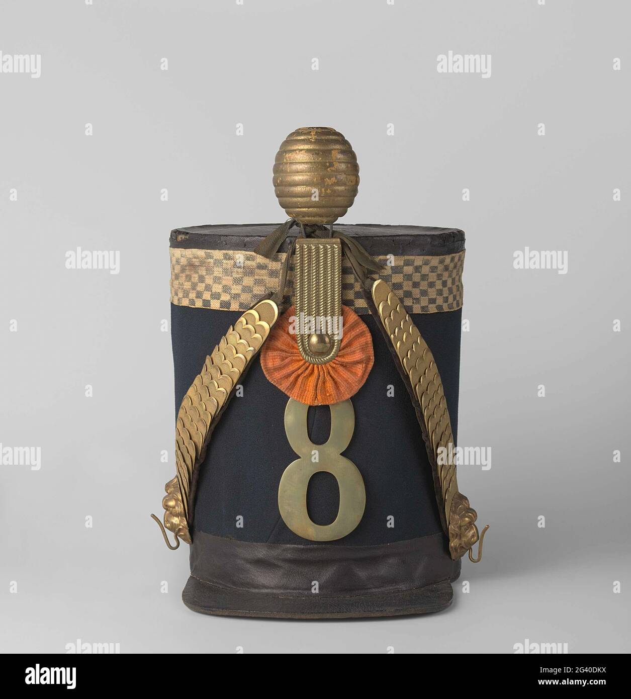 Sjako of the Hussars No. 8. Shako of blue sheet with copper 8; Storm ...