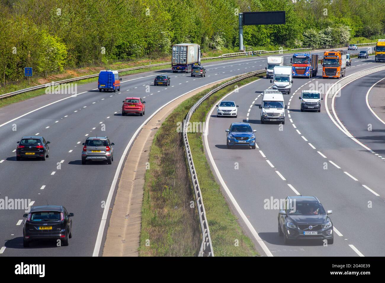 Traffic on the M3 motorway in Hampshire, England Stock Photo - Alamy