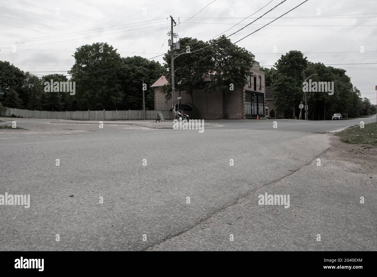 Country road intersection hi-res stock photography and images - Alamy