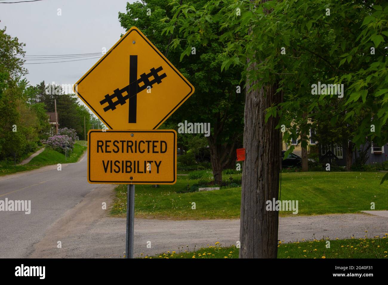 Rail crossing sign Stock Photo - Alamy