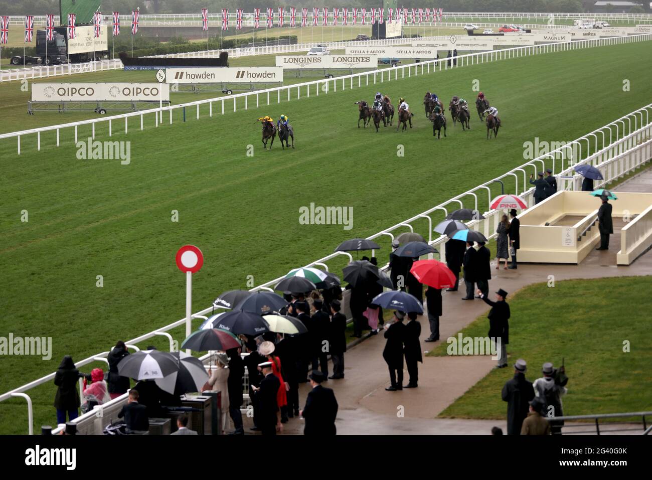 Stewards enquiry horse racing hi-res stock photography and images - Alamy