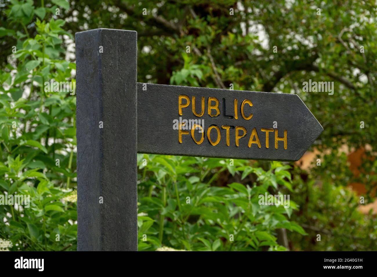 Public footpath sign in rural setting Stock Photo - Alamy