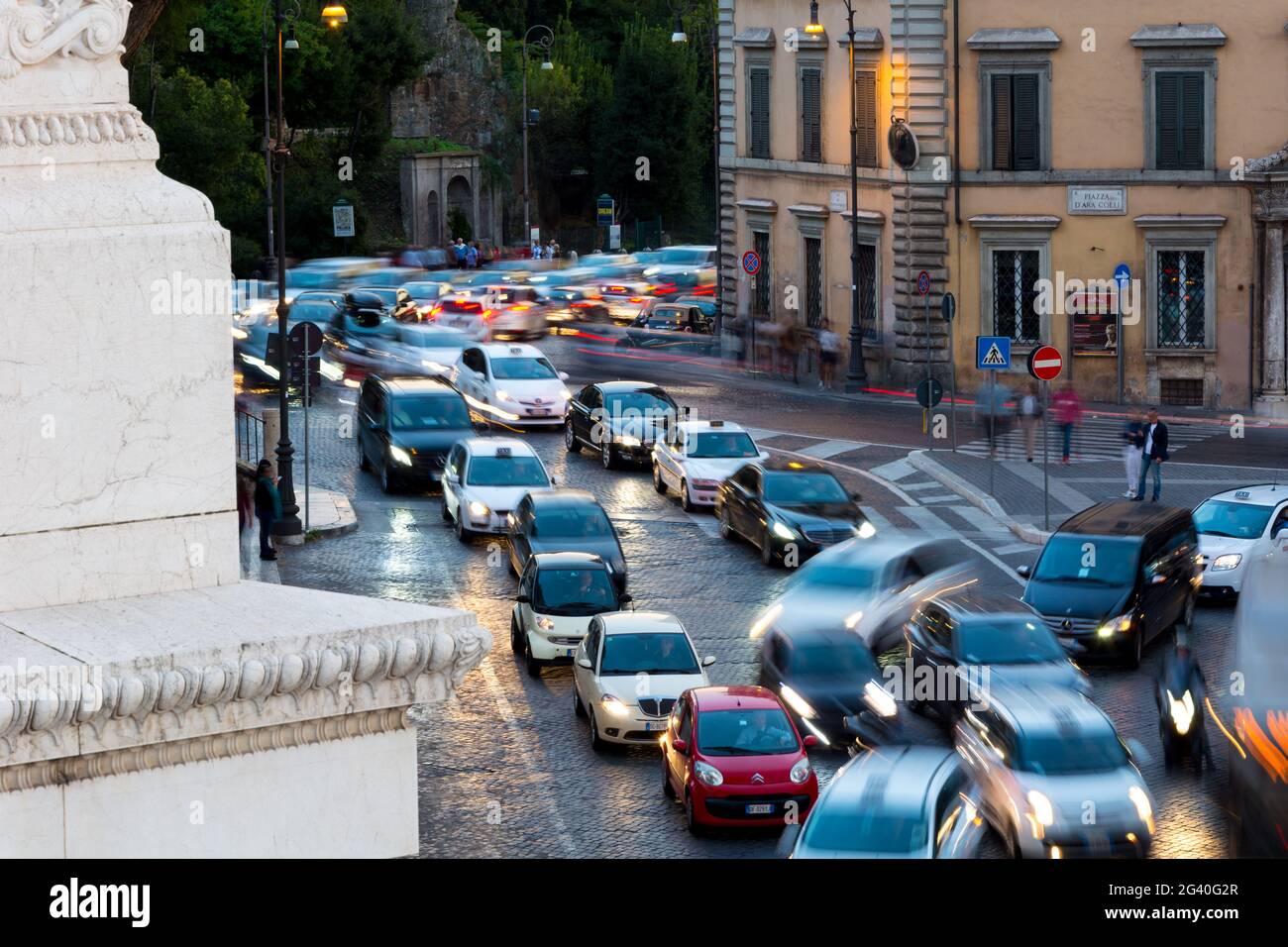 Traffic roma hi-res stock photography and images - Alamy