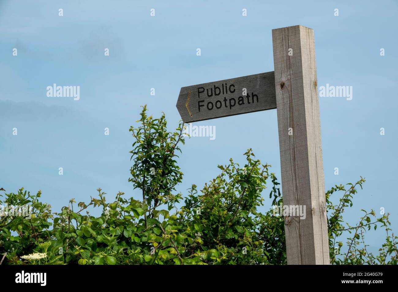 Public footpath sign in rural setting Stock Photo - Alamy