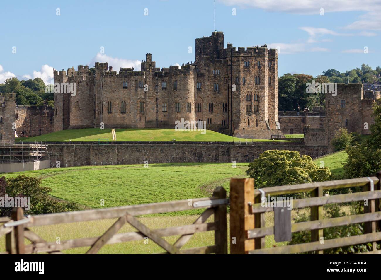 Uk alnwick view castle hi-res stock photography and images - Alamy