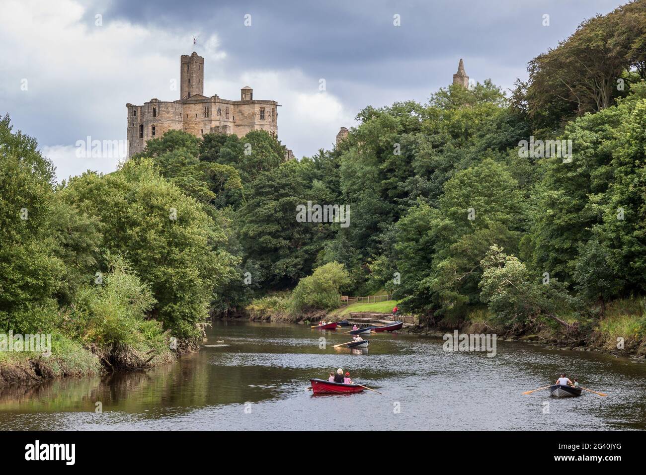 People rowing along the River Coquet in Warkworth Stock Photo - Alamy