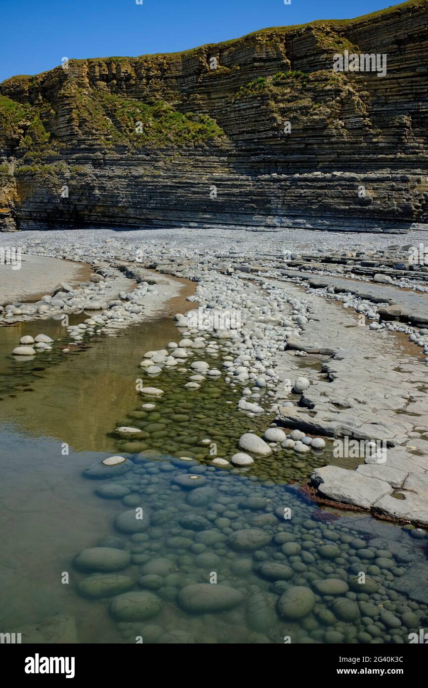 Cliff rock layers hi-res stock photography and images - Alamy