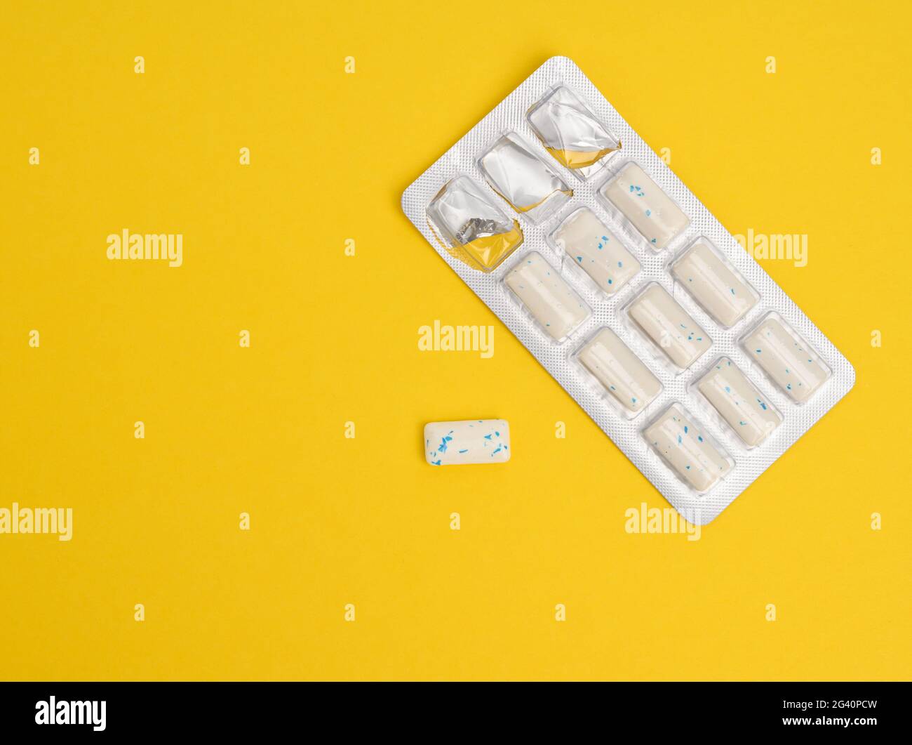 Rectangular pieces of gum in a blister pack on a yellow background ...