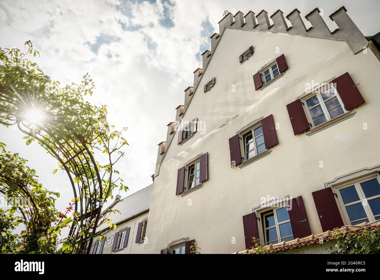Garden of the Schlachtegg rose castle in Gundelfingen on the Danube ...