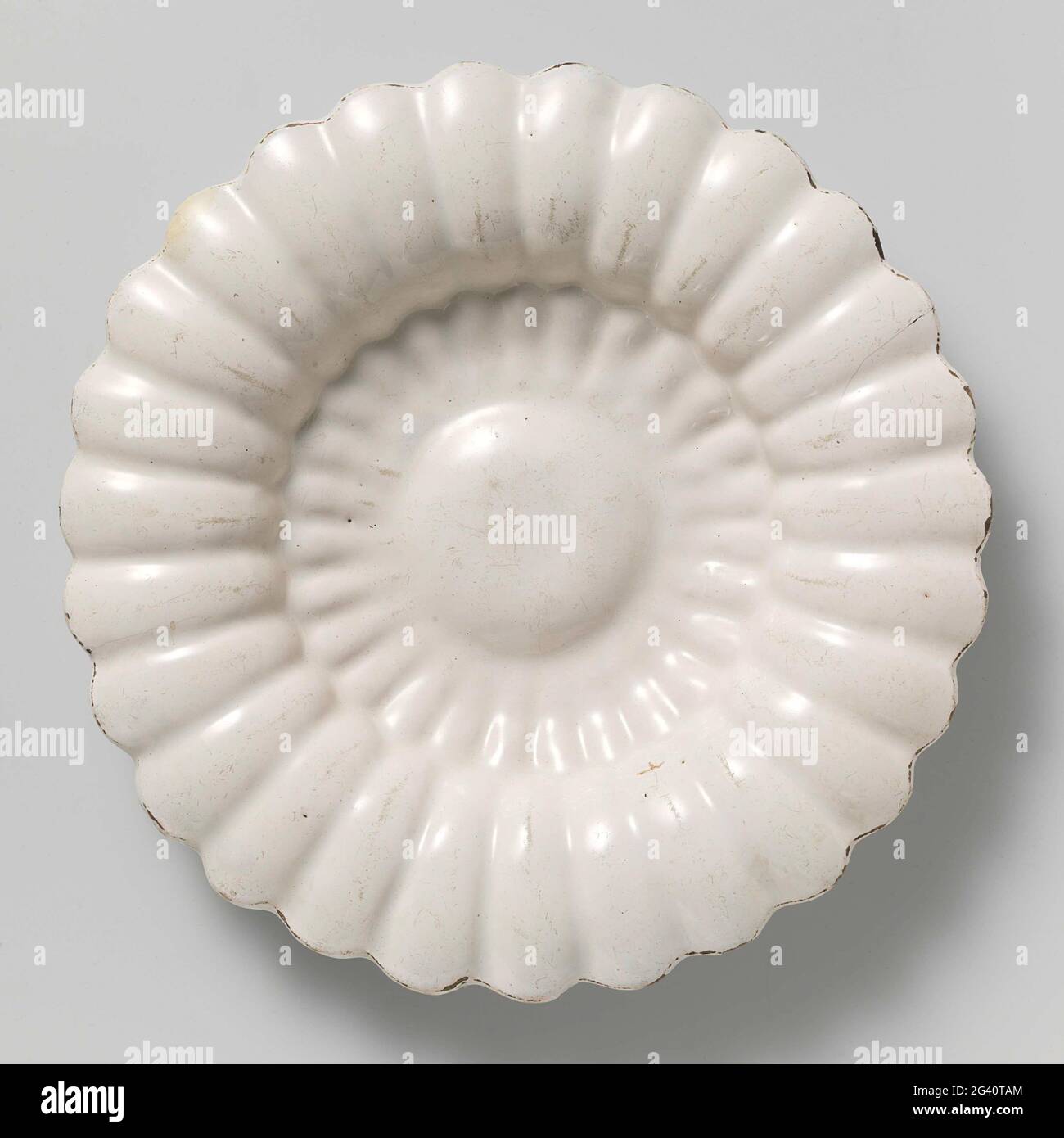 Lobed round dish hi-res stock photography and images - Alamy