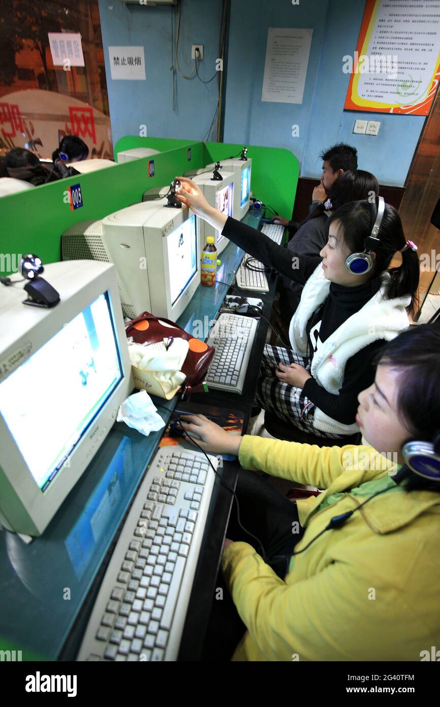 CHINA, BEIJING, INTERNET CAFE Stock Photo - Alamy