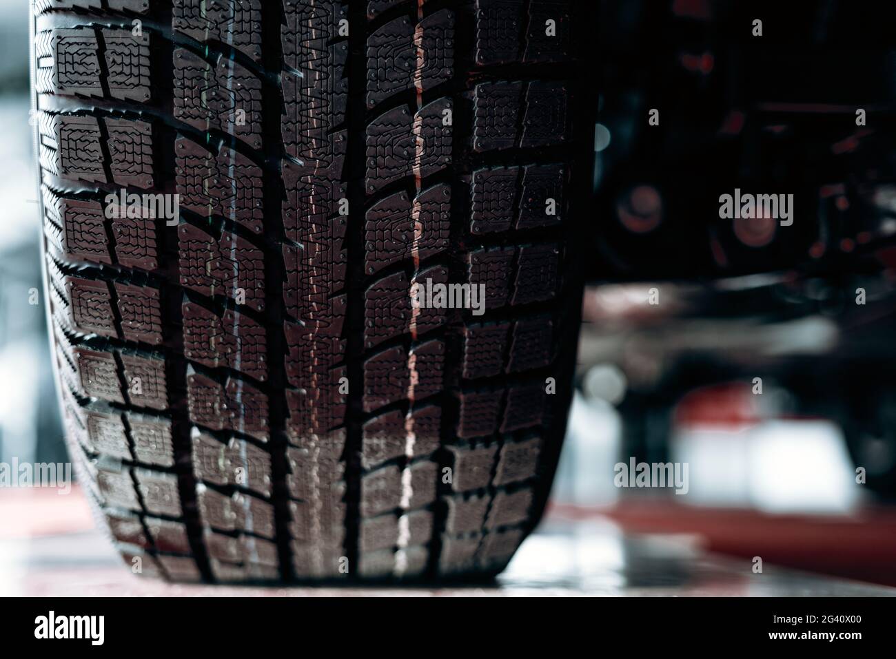 Close-up image of car wheel with black rubber tire Stock Photo - Alamy