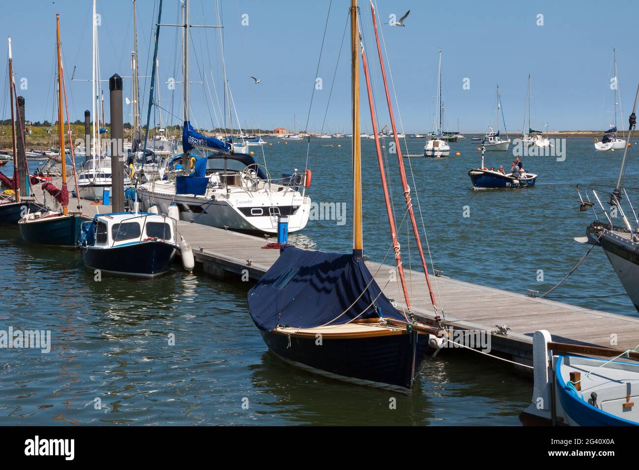 Jetty sailing boats in hi-res stock photography and images - Alamy