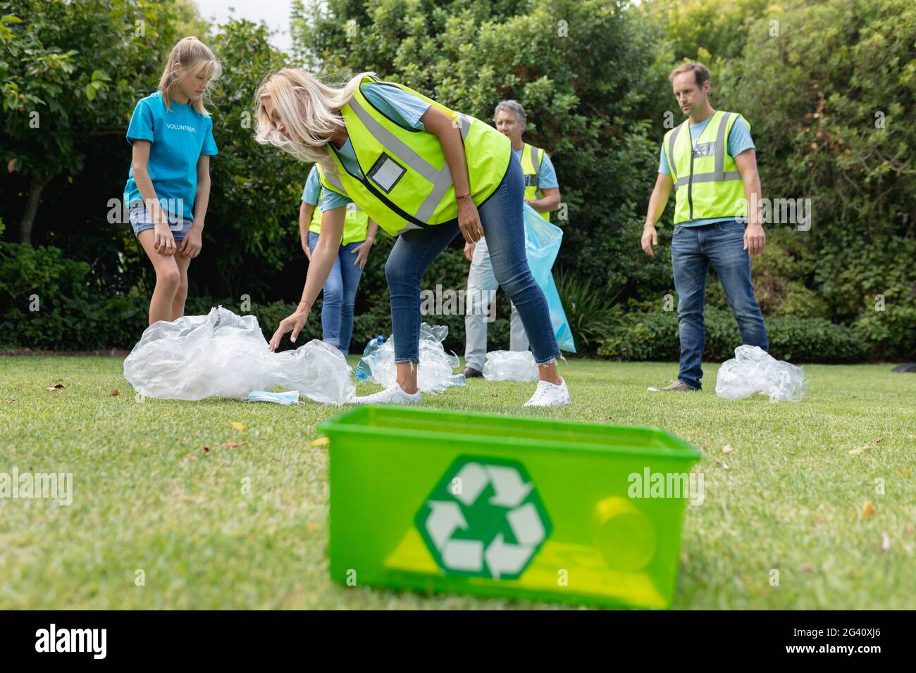 Rubbish garbage field farm hi-res stock photography and images - Alamy