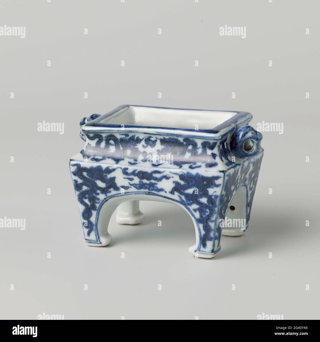 Rectangular censer on four legs with dragons. Rectangular porcelain ...