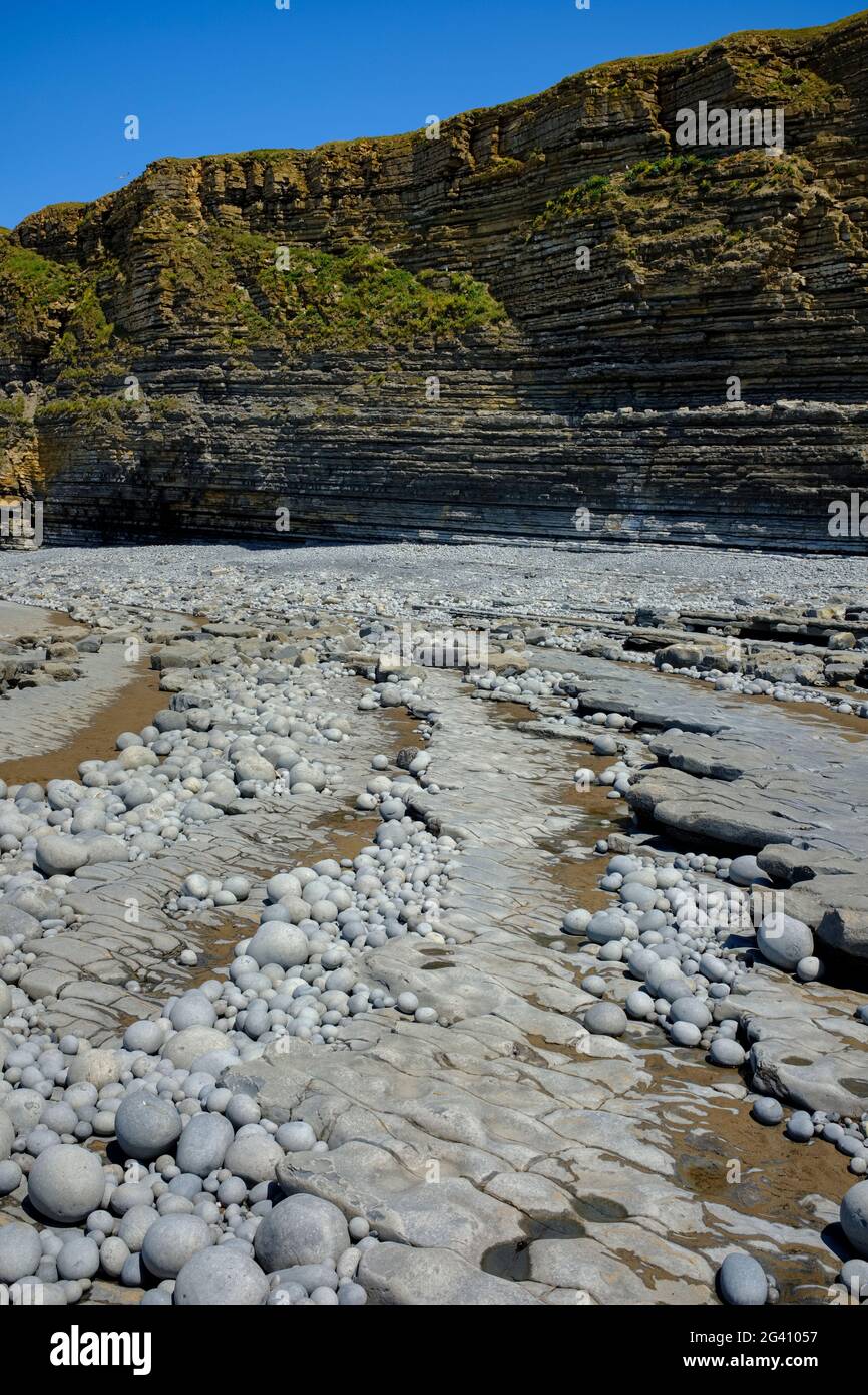 Cliff rock layers hi-res stock photography and images - Alamy