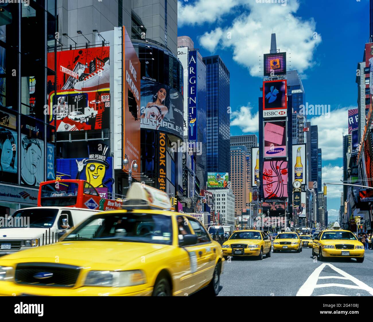 2006 HISTORICAL YELLOW TAXI CABS (©FORD MOTOR CO 2000) TIMES SQUARE ...