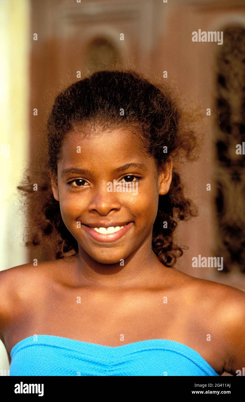 CUBA, HAVANA, YOUNG GIRL ON THE MALECON BOULEVARD Stock Photo - Alamy