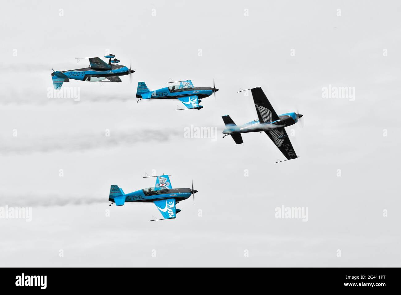 Flying team hi-res stock photography and images - Alamy