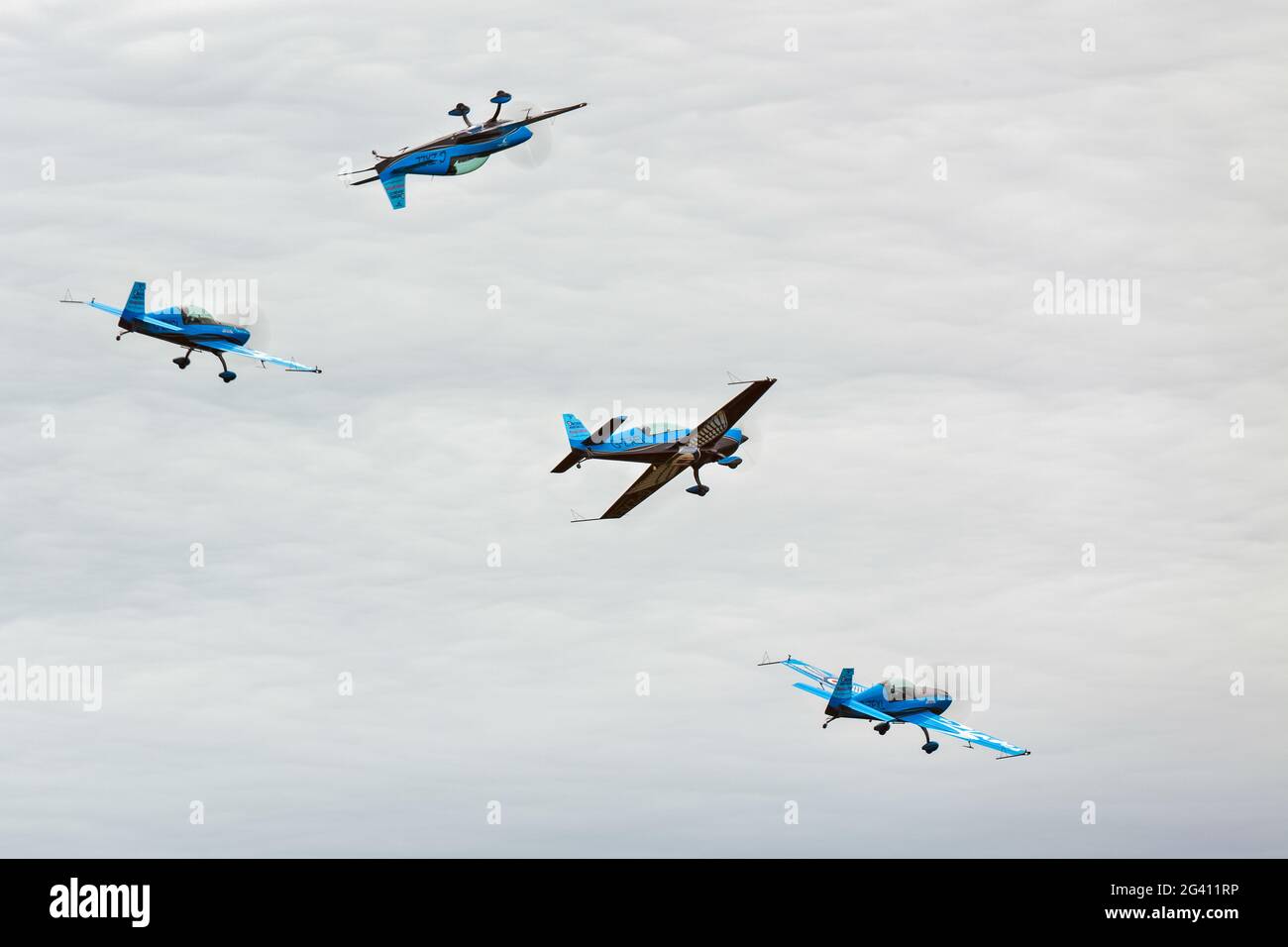 Flying team hi-res stock photography and images - Alamy