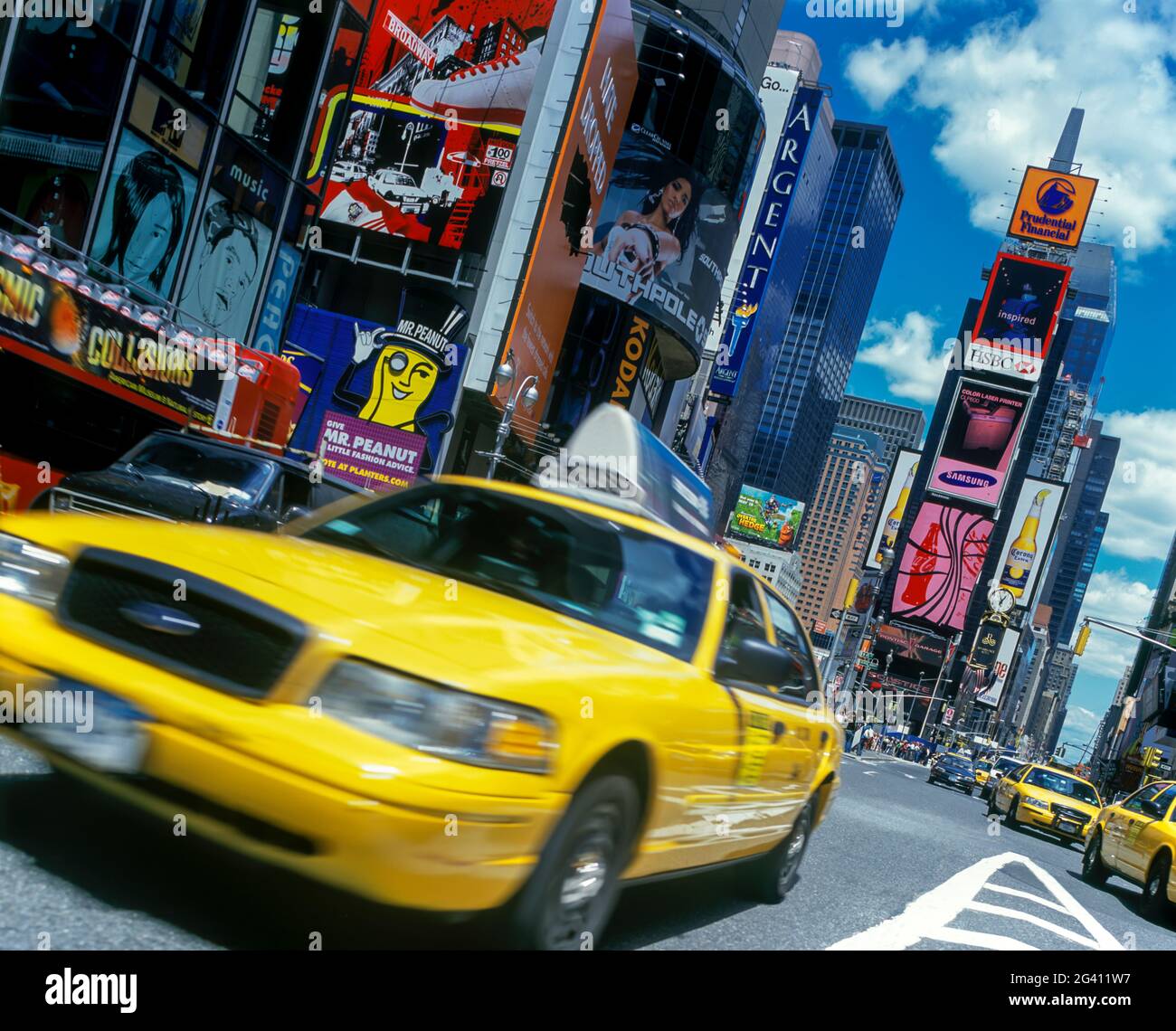 2006 HISTORICAL YELLOW TAXI CABS (©FORD MOTOR COMPANY TIMES SQUARE ...