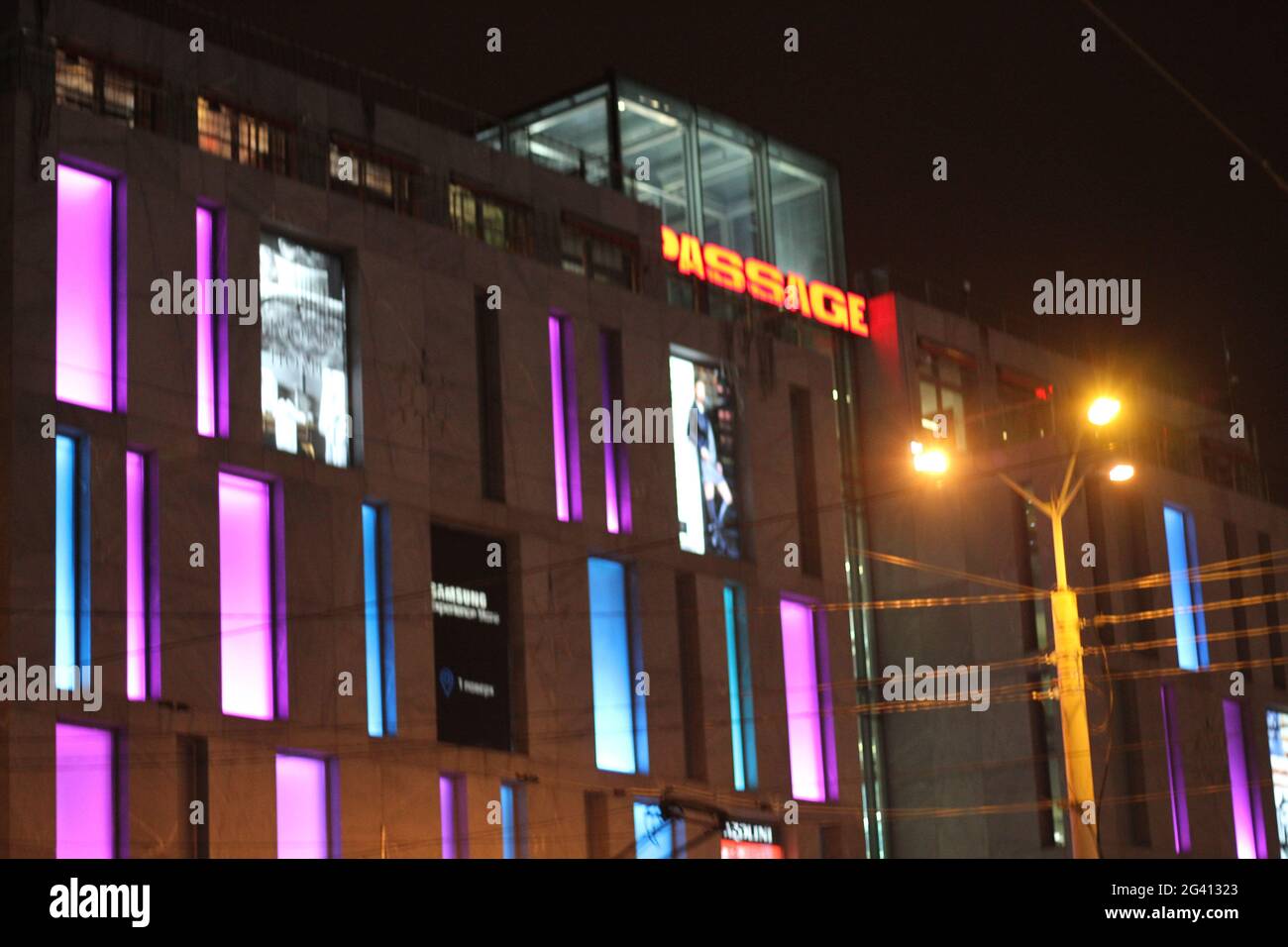 A very big store front at night Stock Photo - Alamy