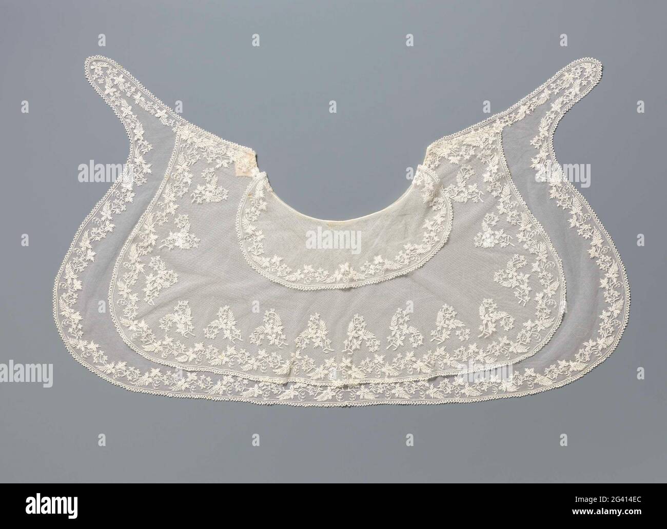 Pelerine of edge embroidery. Pelerine of natural-colored edge ...