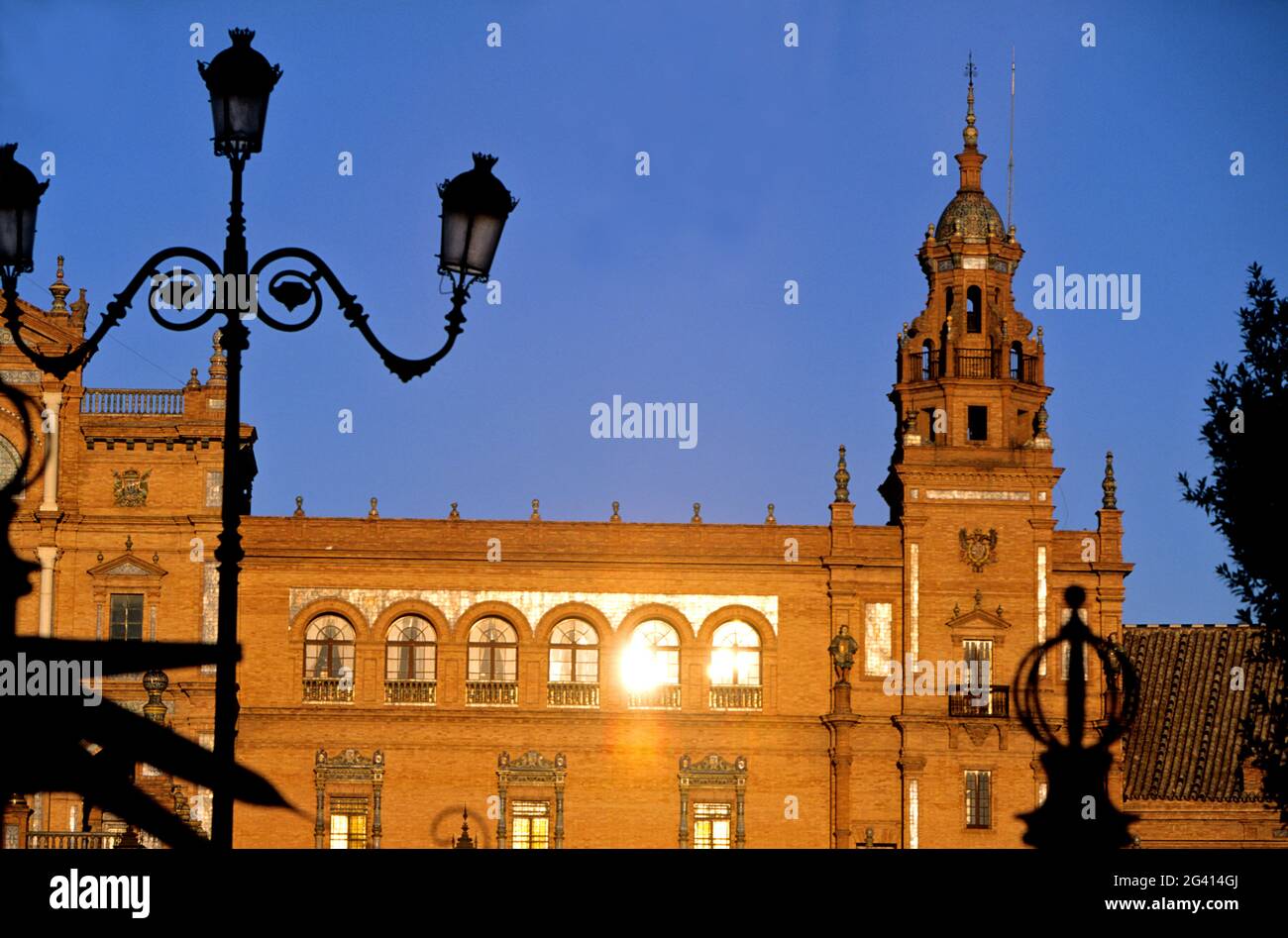 Universal exhibition monument hi-res stock photography and images - Alamy