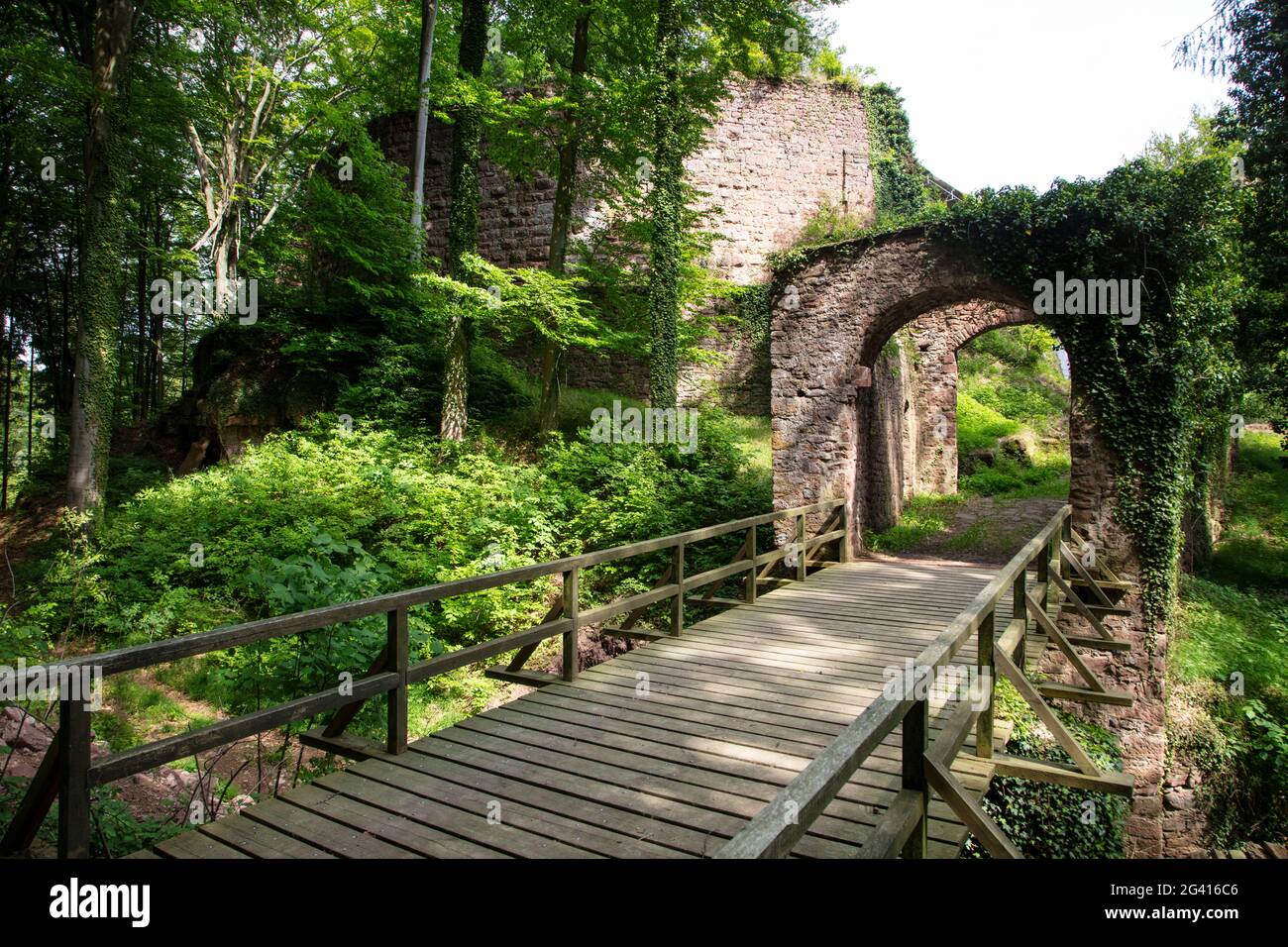 Wooden bridge of wildenstein castle hi-res stock photography and images ...